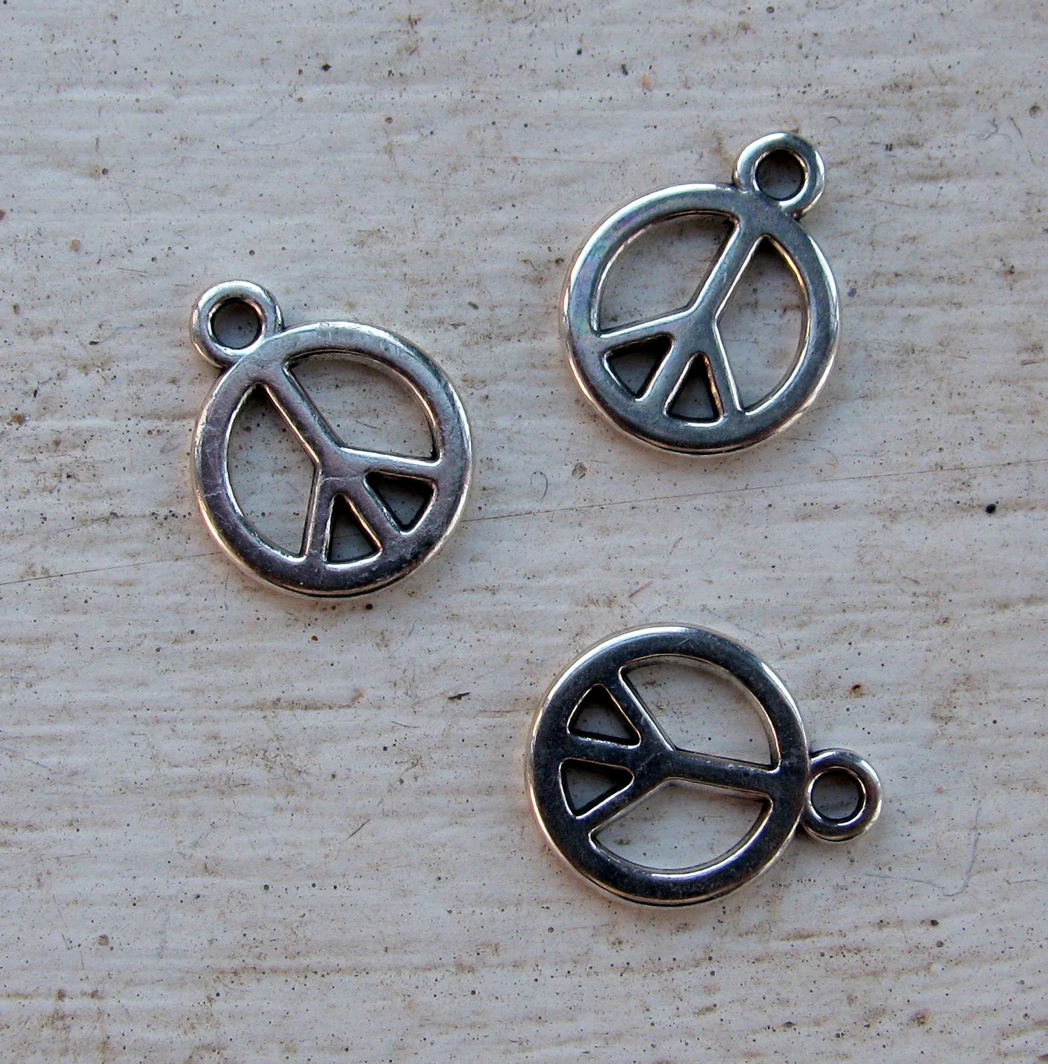 Berlock silverfärgad - Peacemärke, 12 mm, 3-pack – Hilmas Pyssel