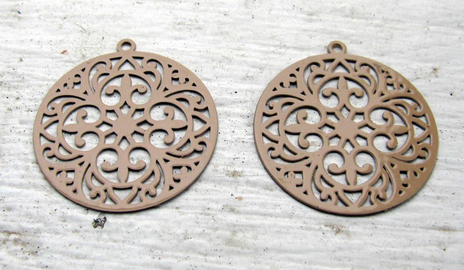 Berlock Beige - Mandala 20mm, 2-pack - Smyckesdelar – Hilmas Pyssel